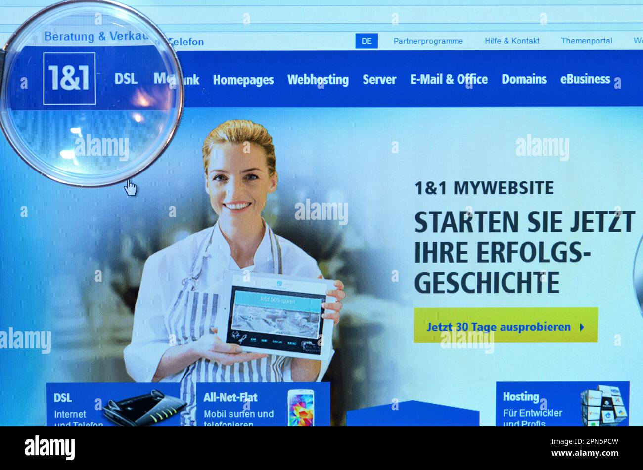 Internet shopping screen hi-res stock photography and images - Alamy