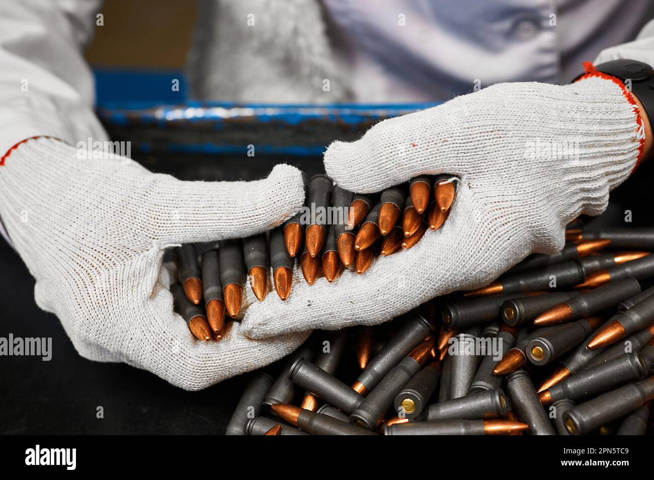 Manufacturing large gun hi-res stock photography and images - Alamy