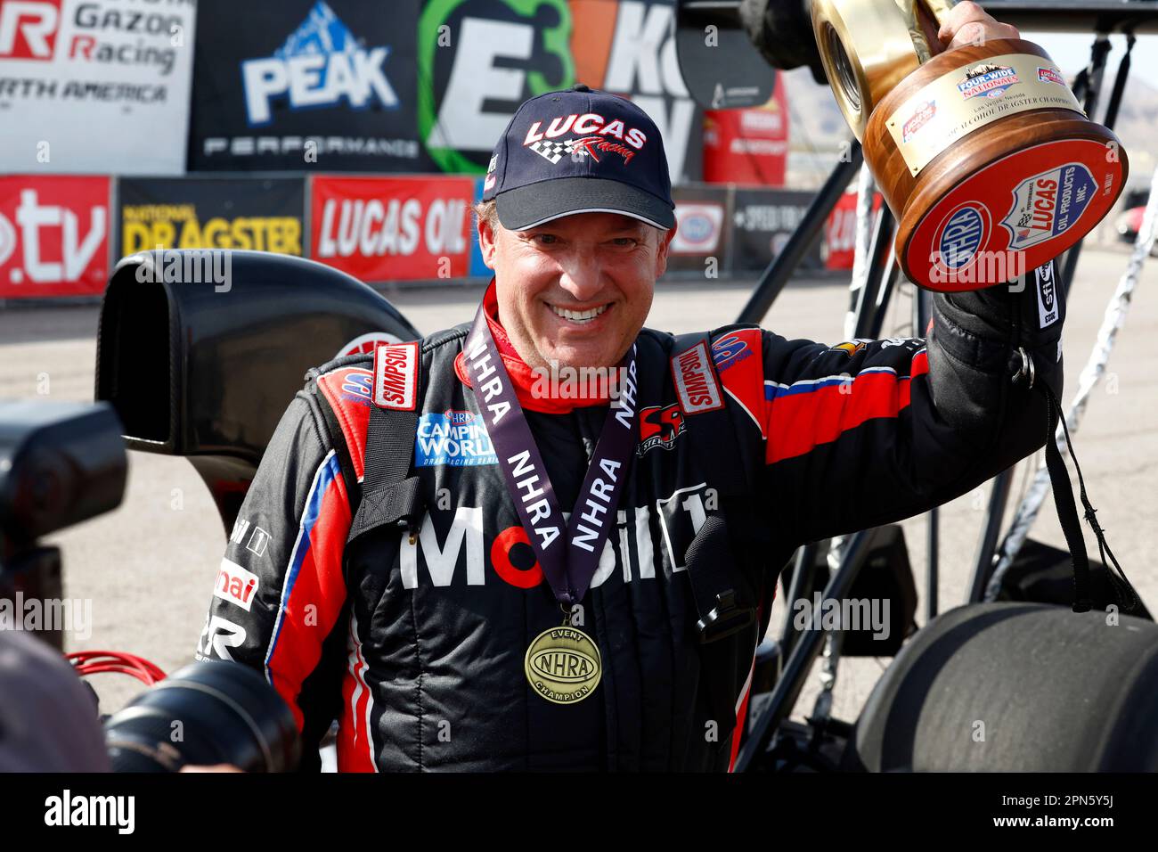 LAS VEGAS, NV - APRIL 16: Tony Stewart (314 TA) Mobil 1 McPhillips ...