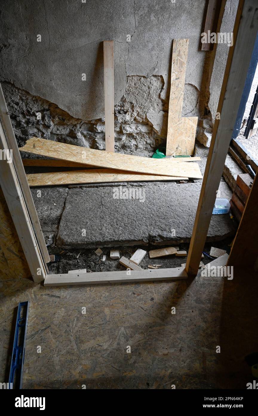 building small room inside an old barn Stock Photo - Alamy