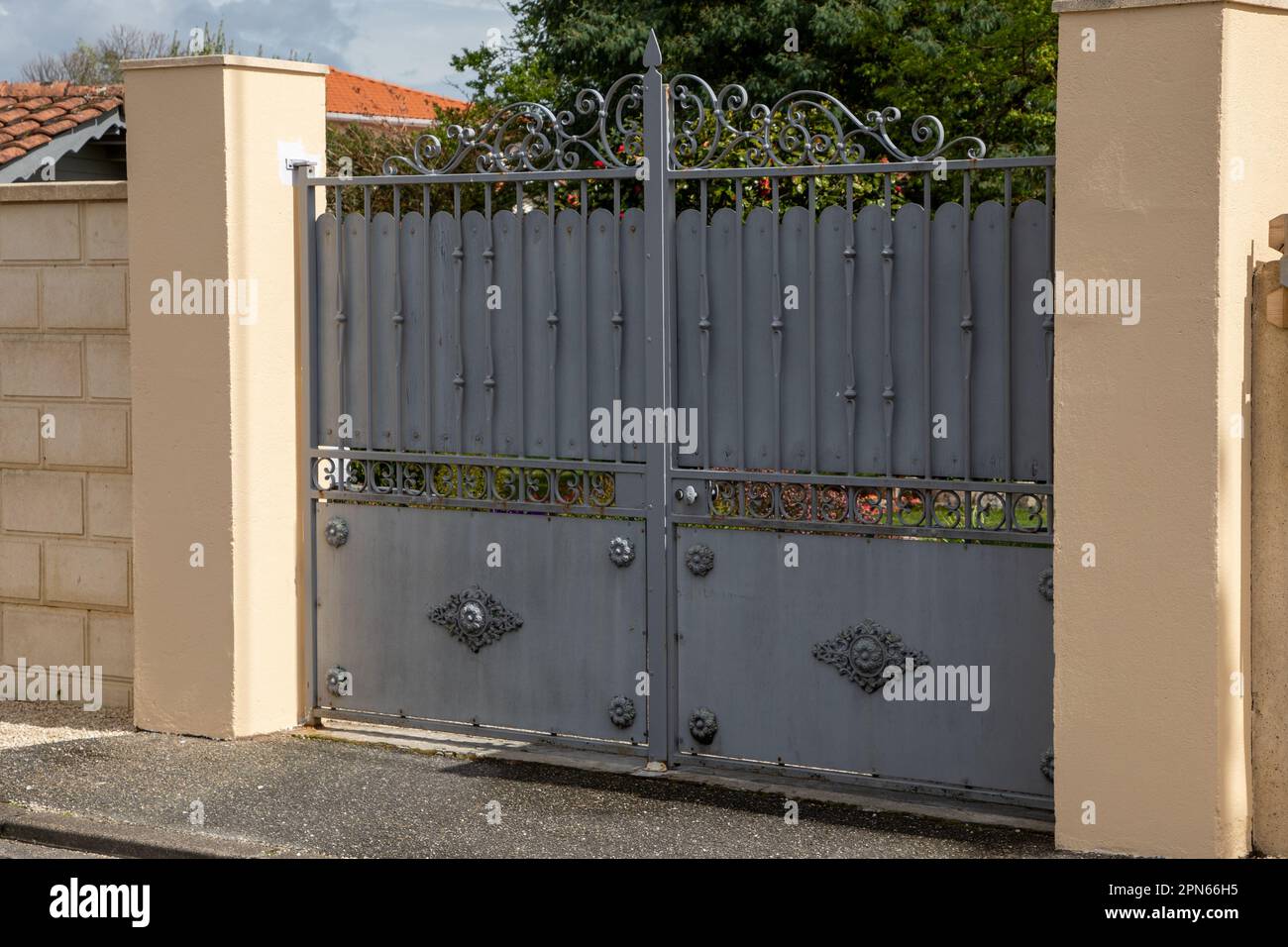 grey steel classic old brut vintage portal style metal driveway ...