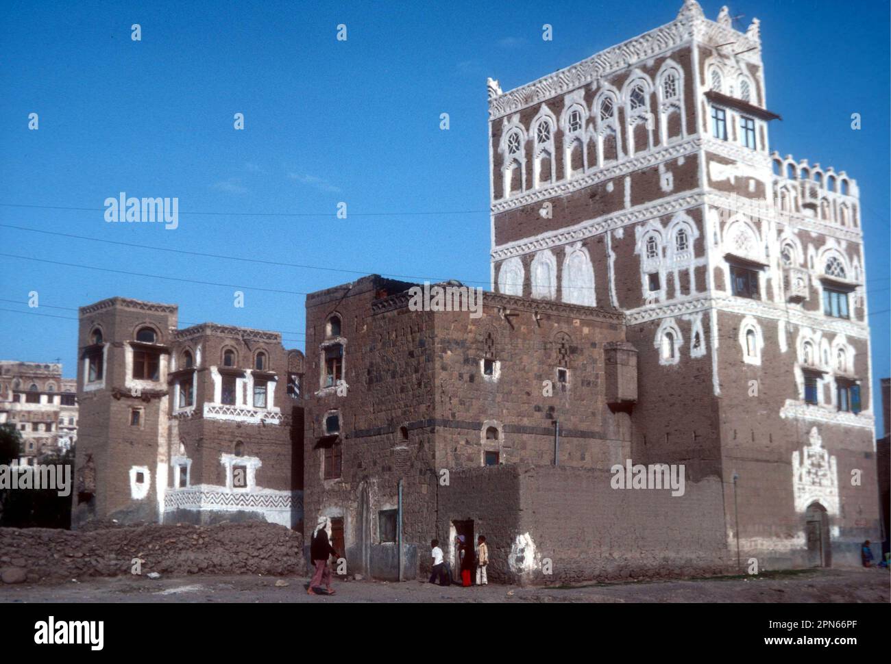 Traditional multi-storey houses, old city of Sana'a, Yemen 1980 Stock ...