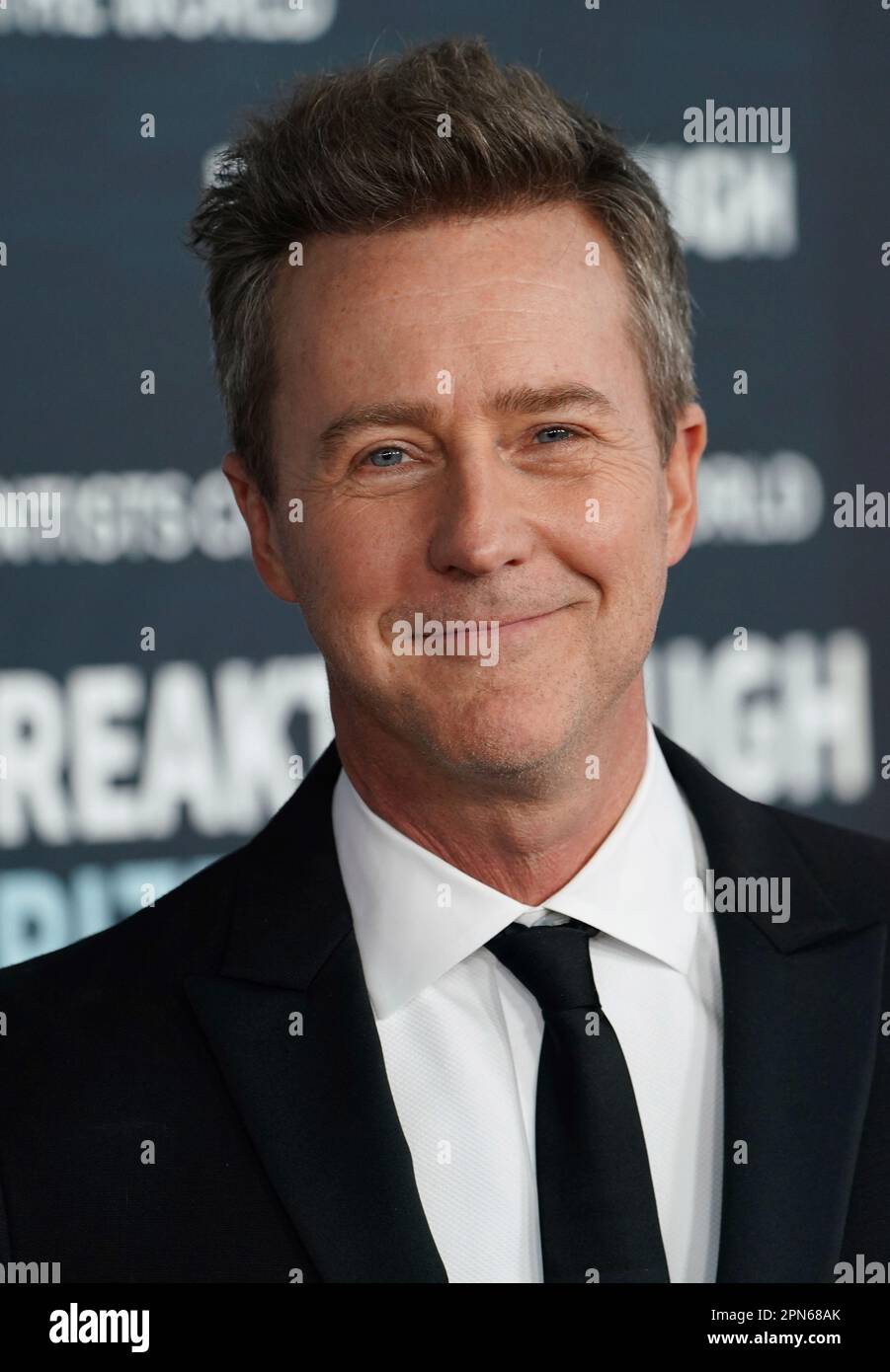 Edward Norton arrives at the ninth Breakthrough Prize Awards on ...