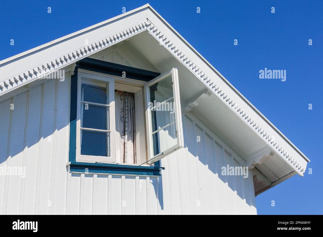 Gable vent hi-res stock photography and images - Alamy