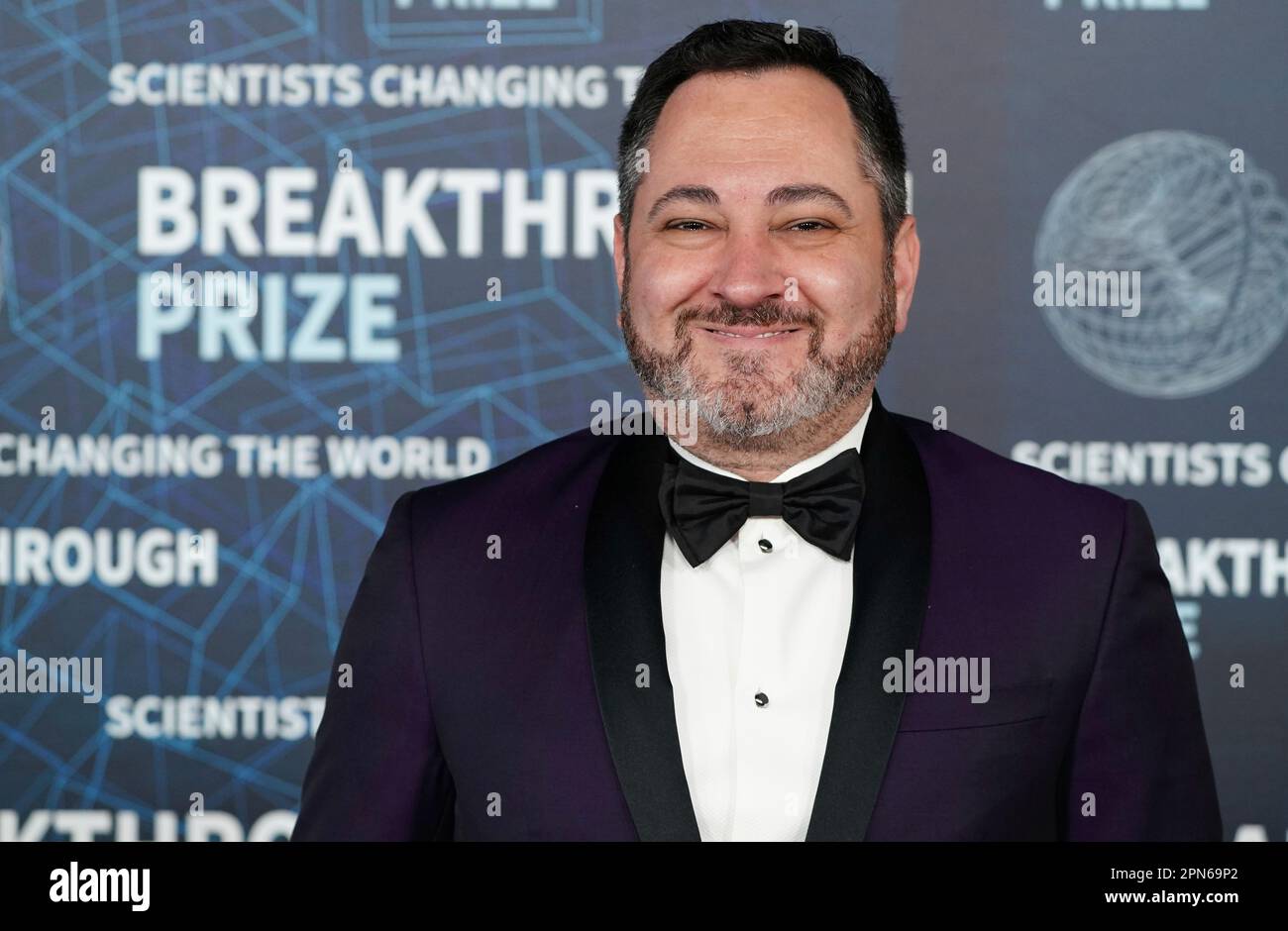 Scott Feinberg arrives at the ninth Breakthrough Prize Awards on ...