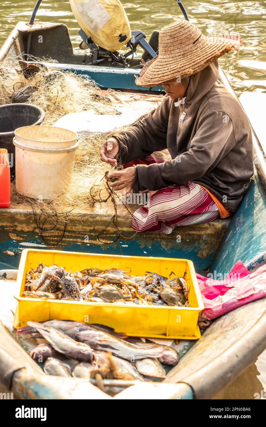 Buying and selling of fish next too Yayasan Sabah bridge Likas Bay Kota ...
