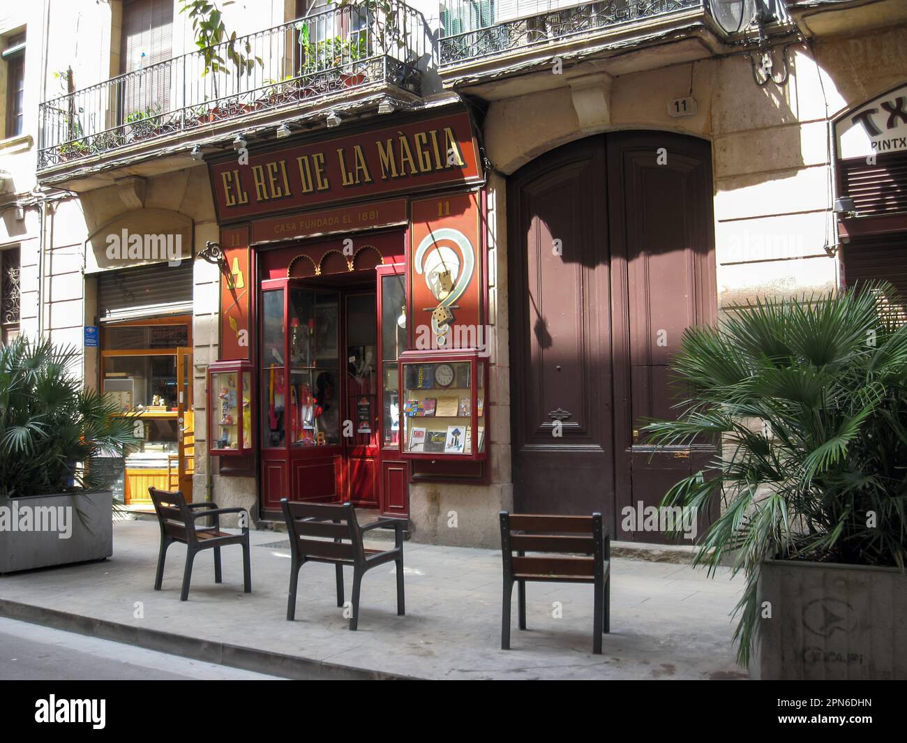 Magic store hi-res stock photography and images - Alamy