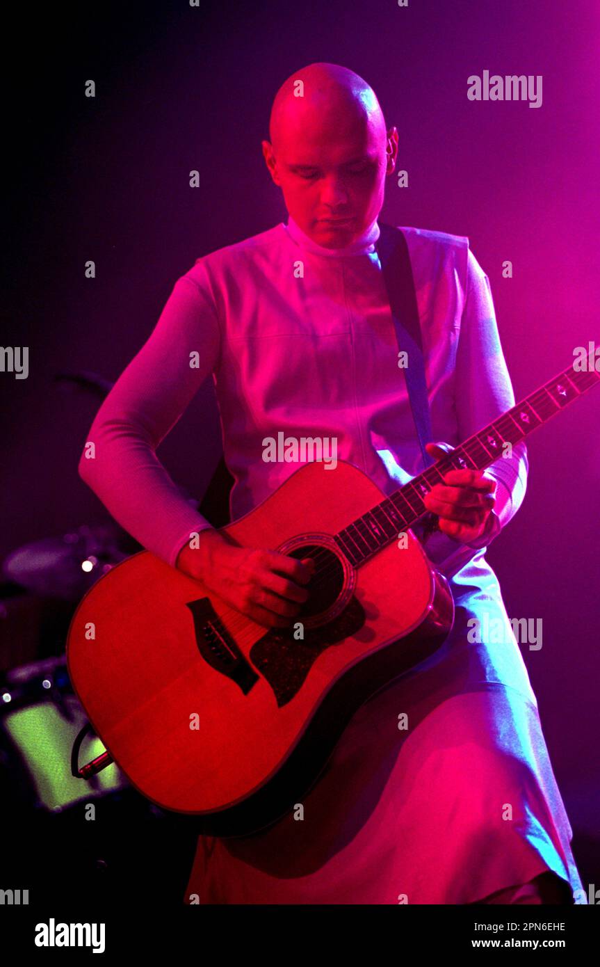Billy corgan 2000 hi-res stock photography and images - Alamy