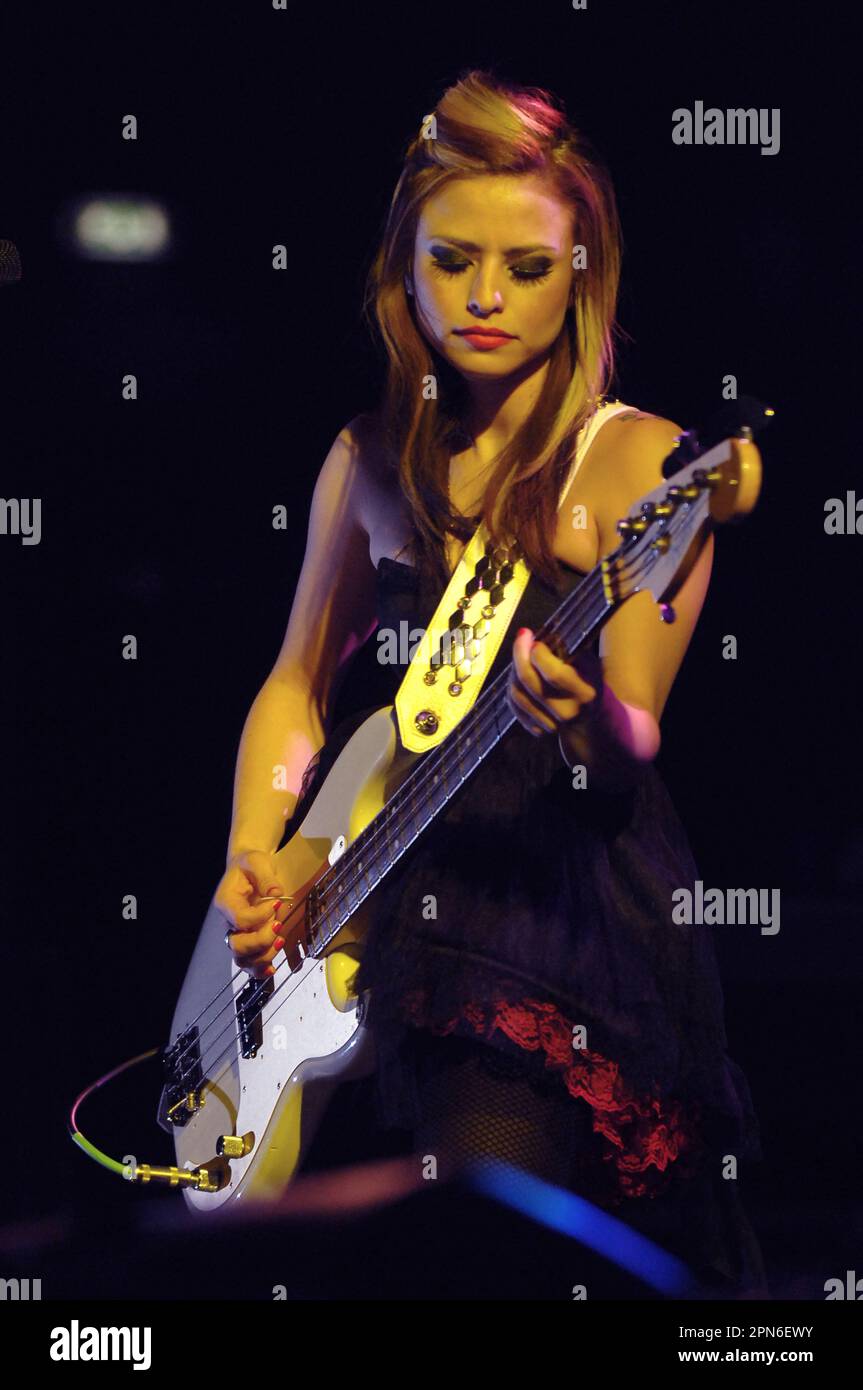 Ginger sling hi-res stock photography and images - Alamy