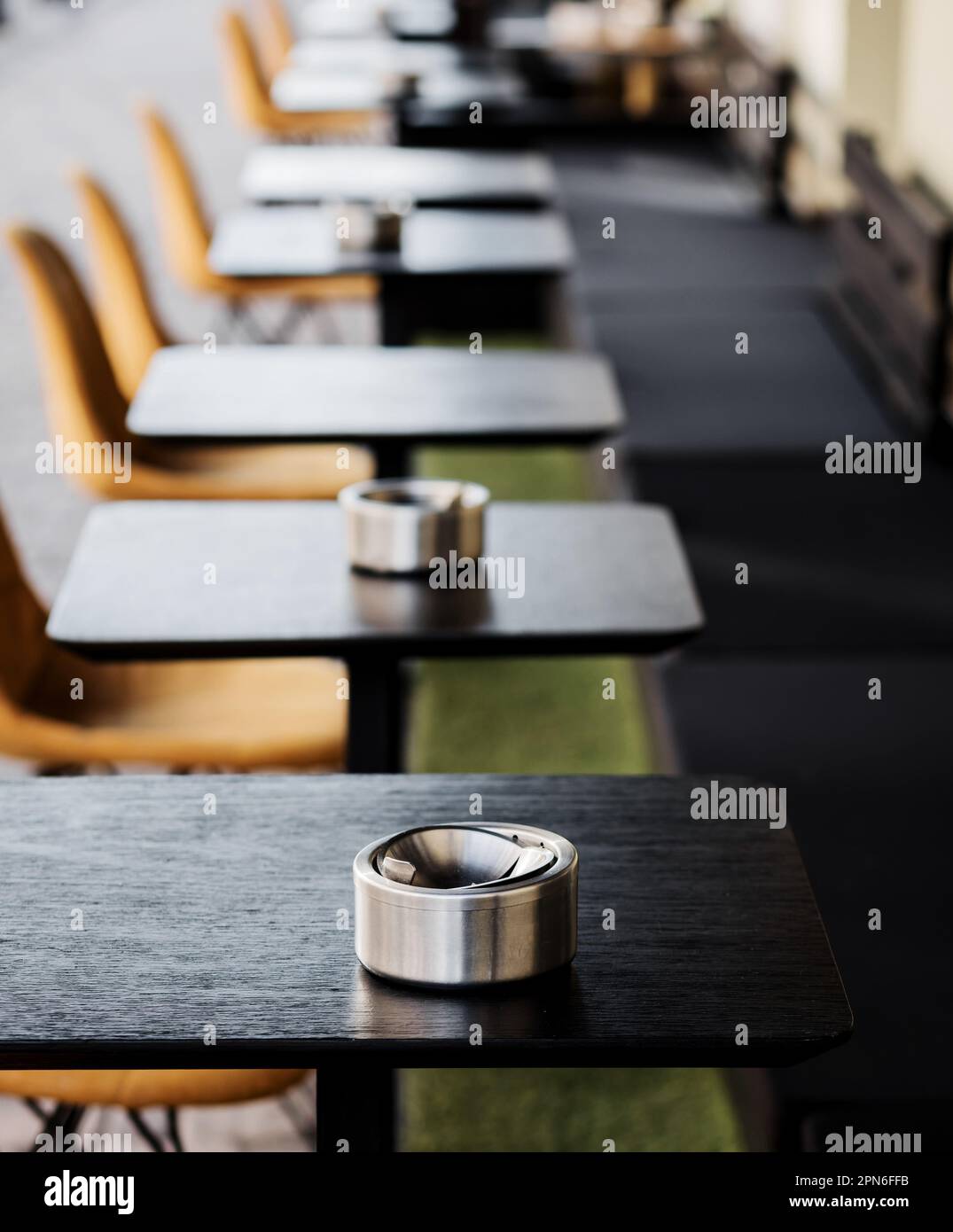 Empty pub ashtray hi-res stock photography and images - Alamy