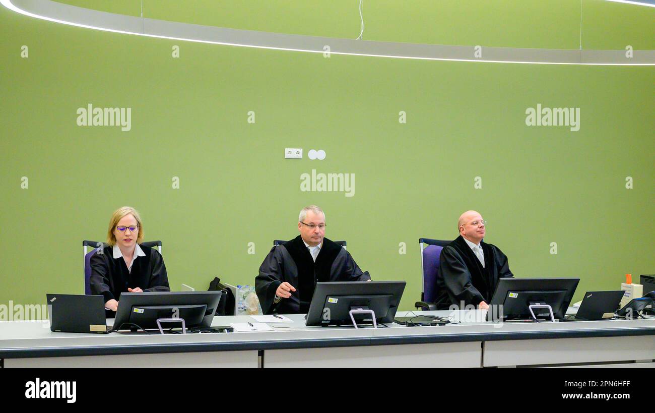 Celle, Germany. 17th Apr, 2023. Ralf Günther (center), presiding judge ...