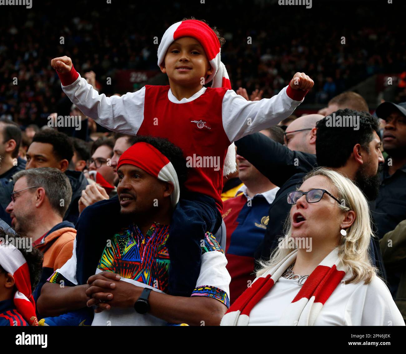 Arsenal fan hi-res stock photography and images - Alamy