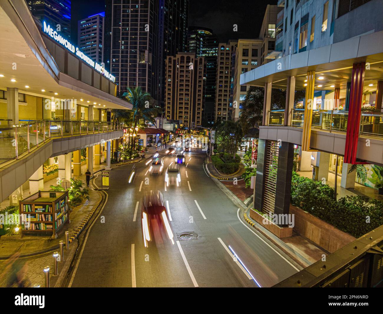 Traffic intersection city manila hi-res stock photography and images ...