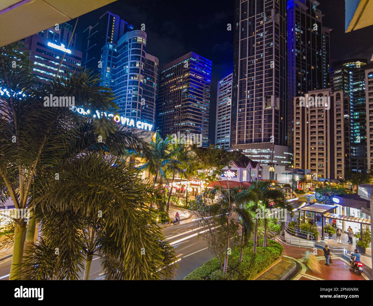 Traffic intersection city manila hi-res stock photography and images ...