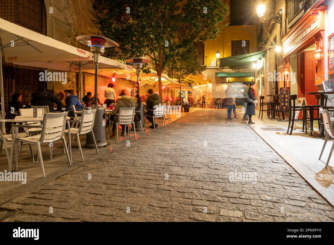 Night view old restaurants hi-res stock photography and images - Alamy