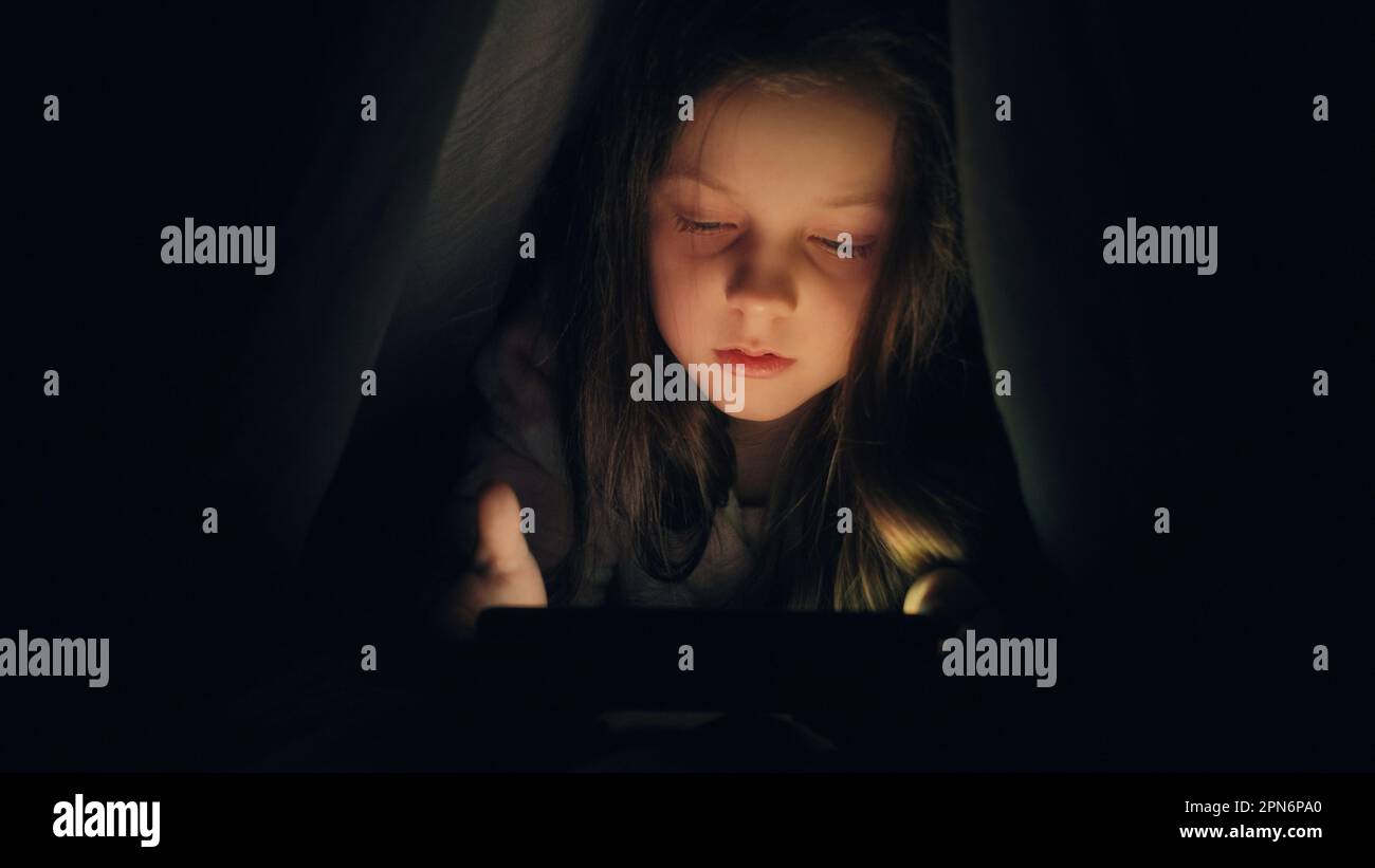 Bedtime phone sleepless kid girl gadget late night Stock Photo - Alamy