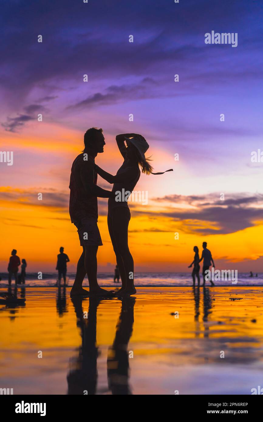 Funny beach couple hi-res stock photography and images - Alamy