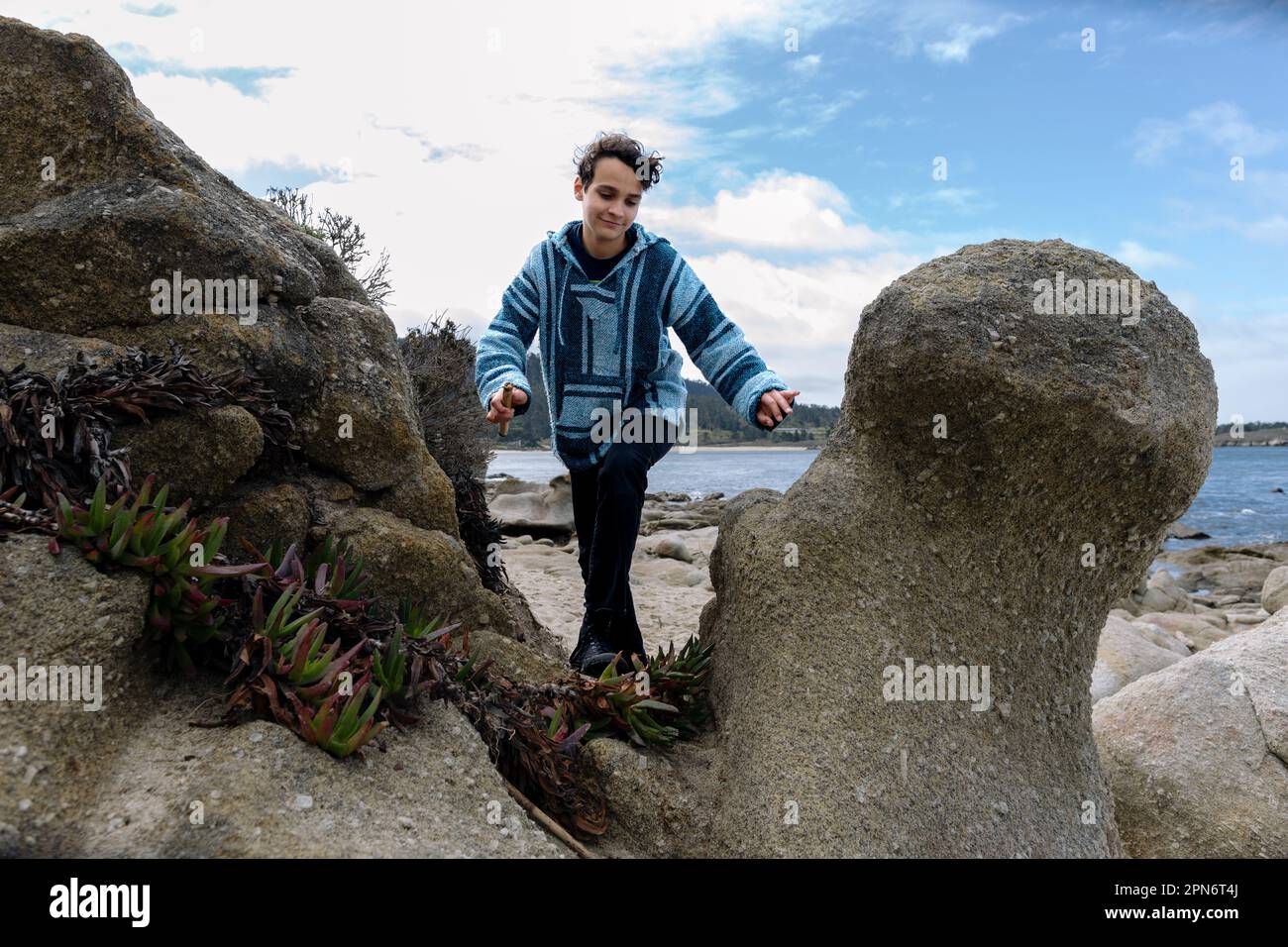 Over large rocks hi-res stock photography and images - Alamy
