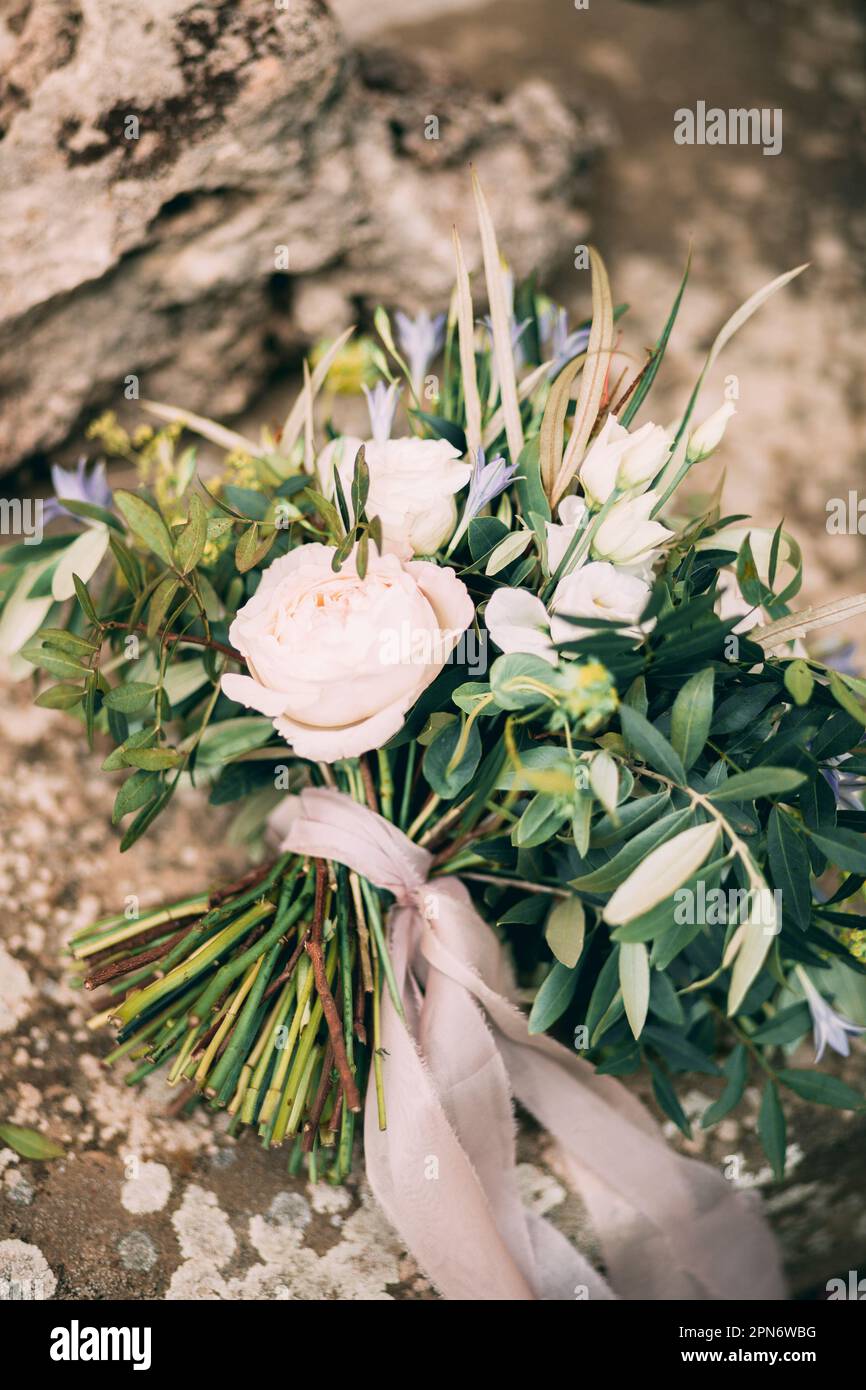 bridal bouquet in italian garden Stock Photo - Alamy