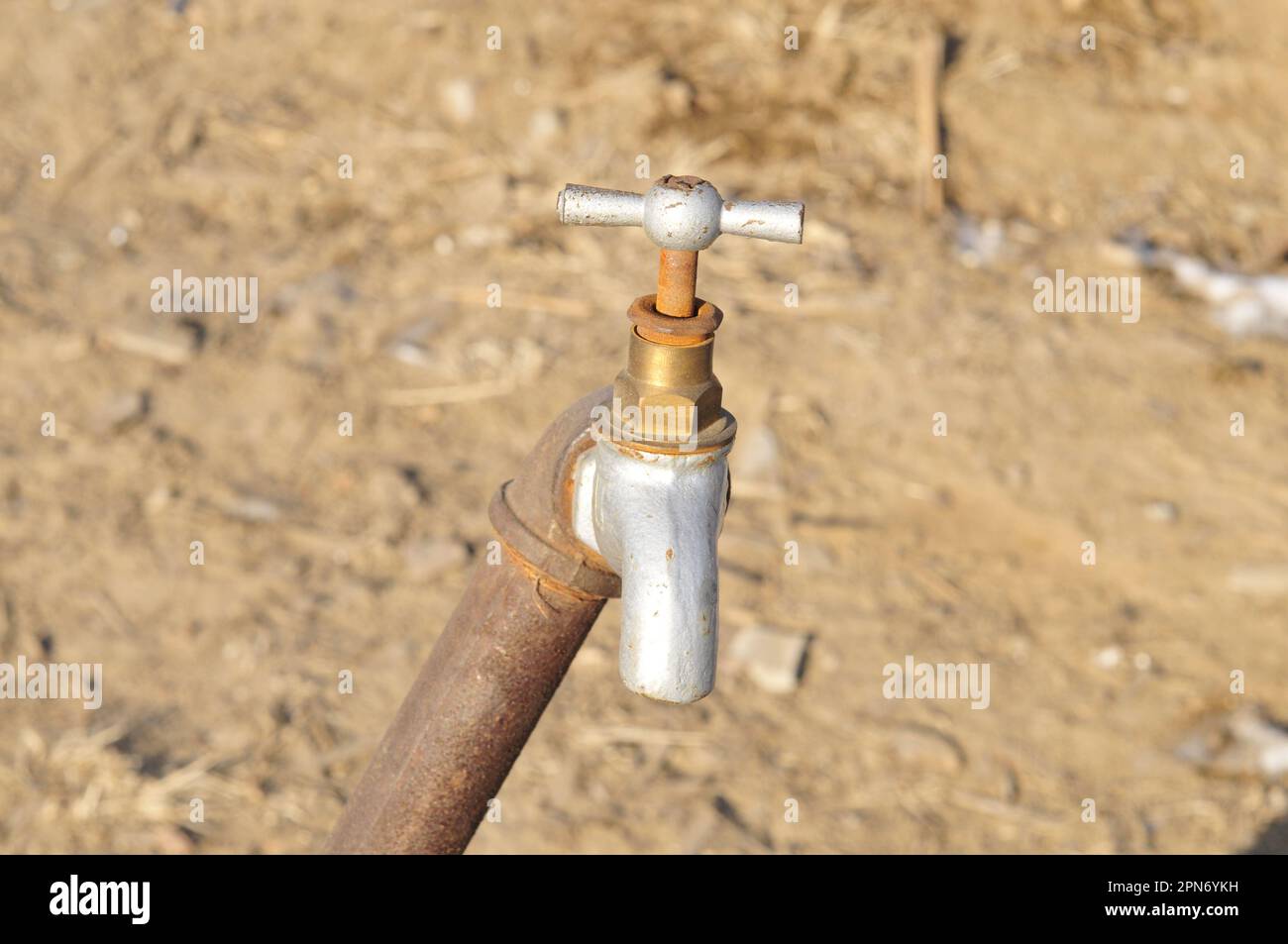 The rusty old faucet Stock Photo - Alamy