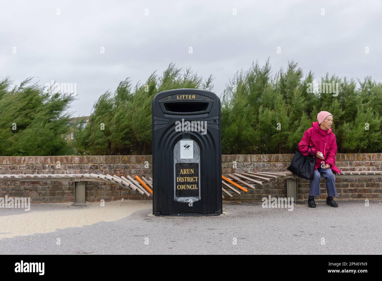 The longest bench hi-res stock photography and images - Alamy