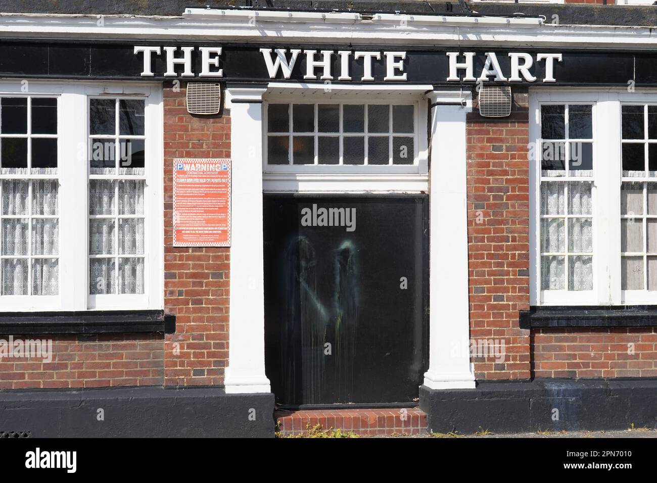 White hart inn grays hi-res stock photography and images - Alamy
