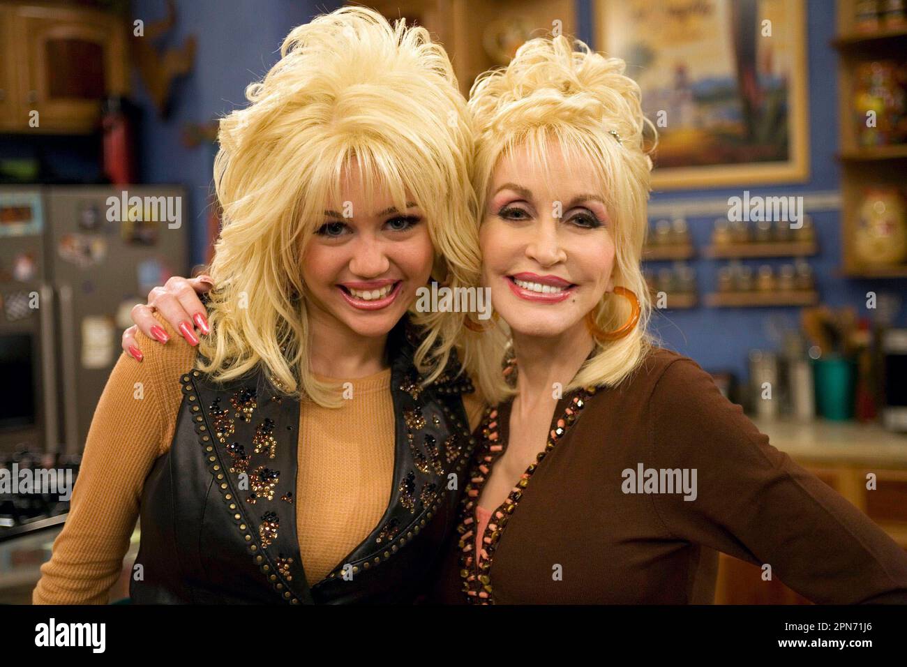 Miley cyrus dolly parton hannah montana hi-res stock photography and ...