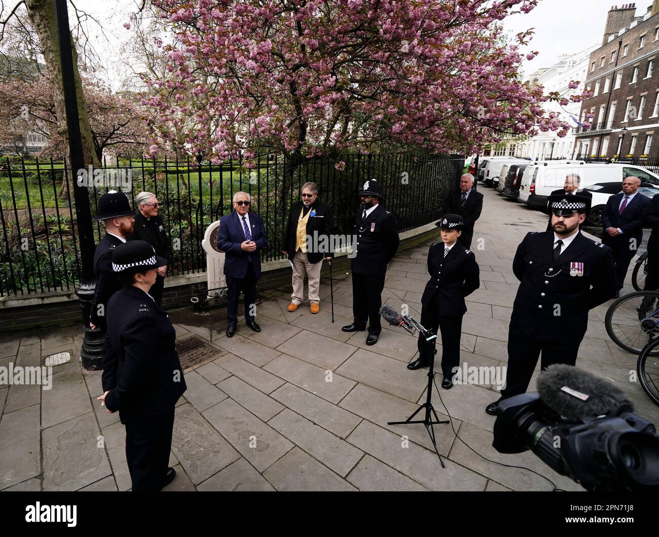 Former Metropolitan Police officer John Murray addresses the crowd ...