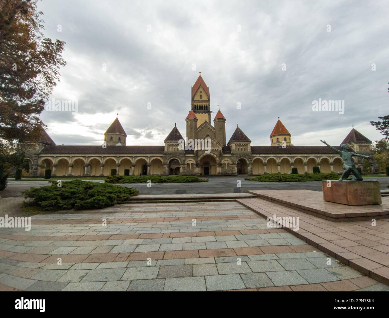 LEIPZIG, GERMANY – NOVEMBER 24, 2022: Sudfriedhof cemetery park during ...