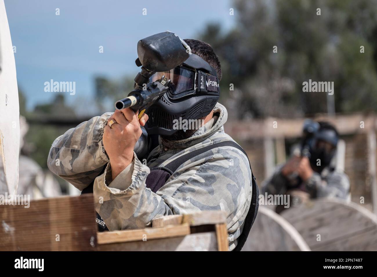Shoot paintballs hi-res stock photography and images - Alamy