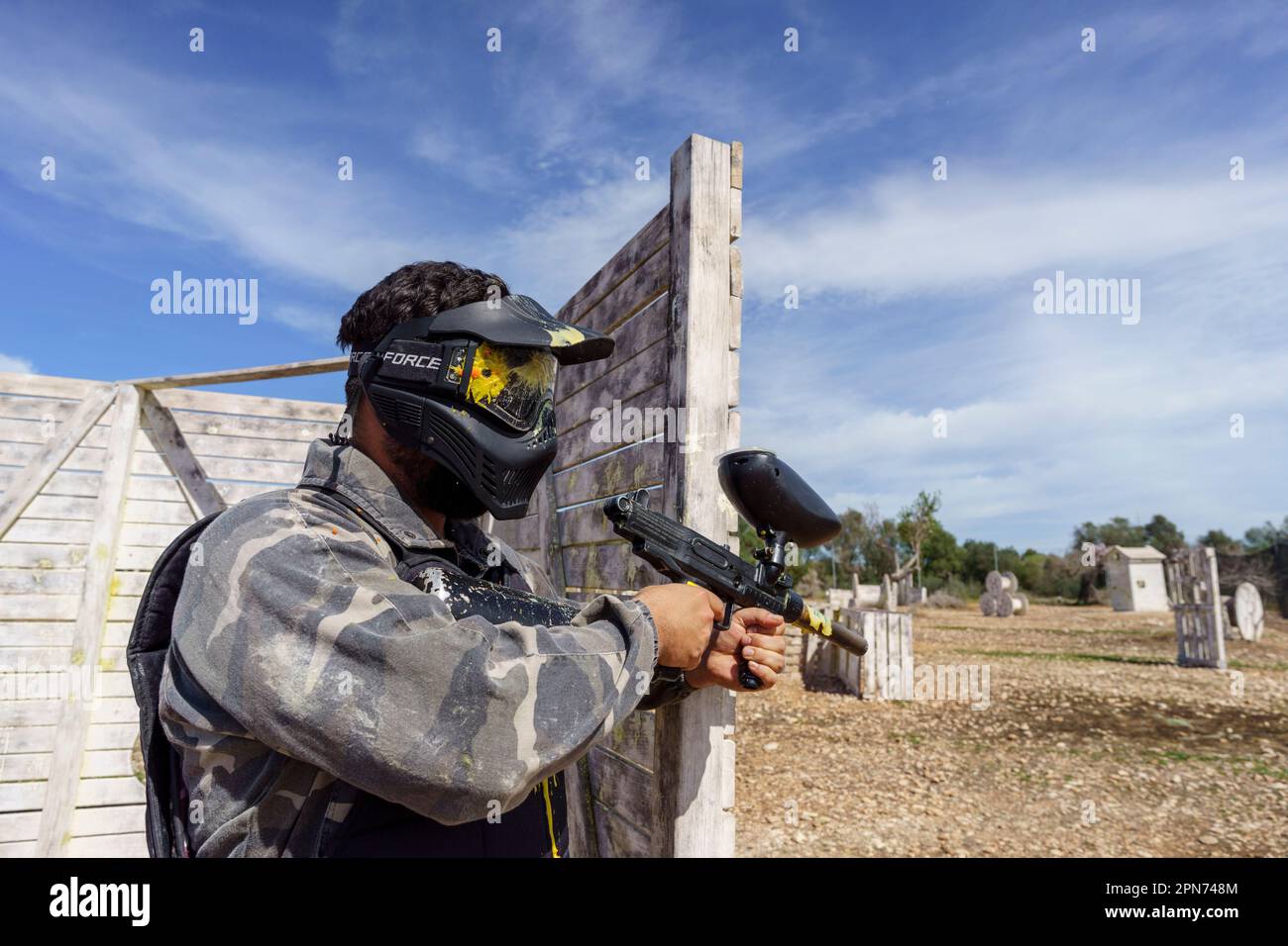 Shoot paintballs hi-res stock photography and images - Alamy