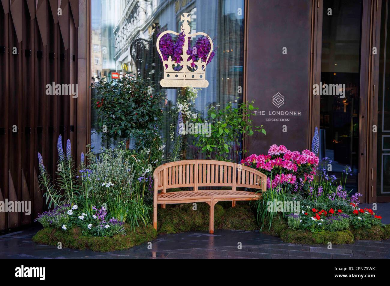 King charles coronation floral display hi-res stock photography and ...
