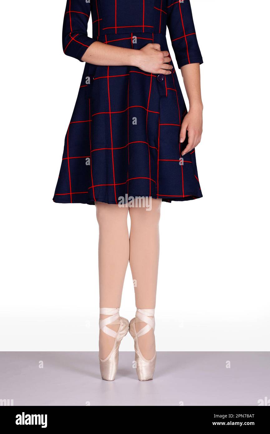 En Pointe CORRECT HEELS hands relaxes on waist and side teacher ...