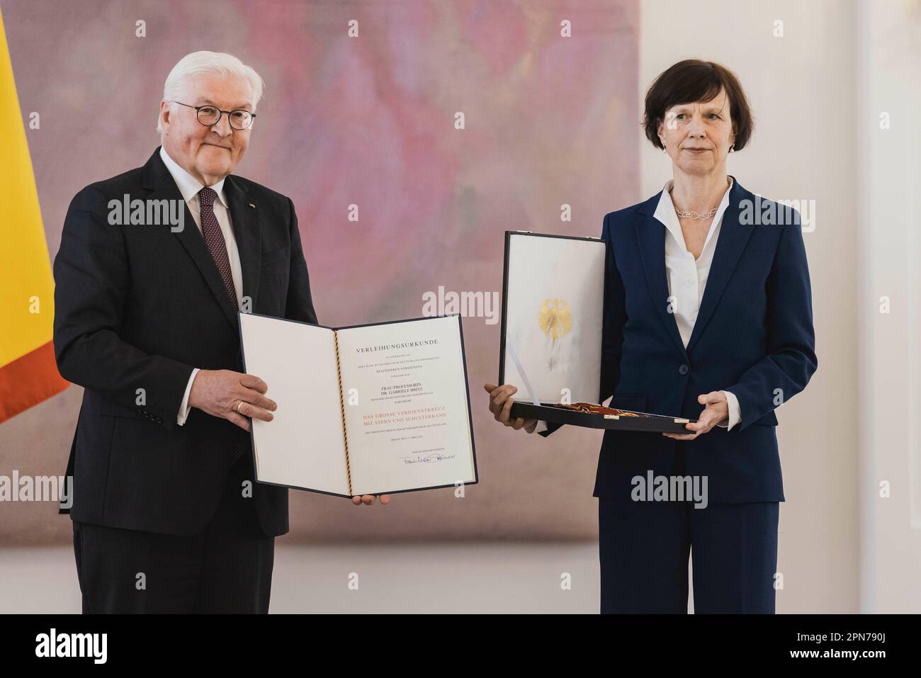 Berlin, Deutschland. 17th Apr, 2023. (LR) Federal President Frank ...