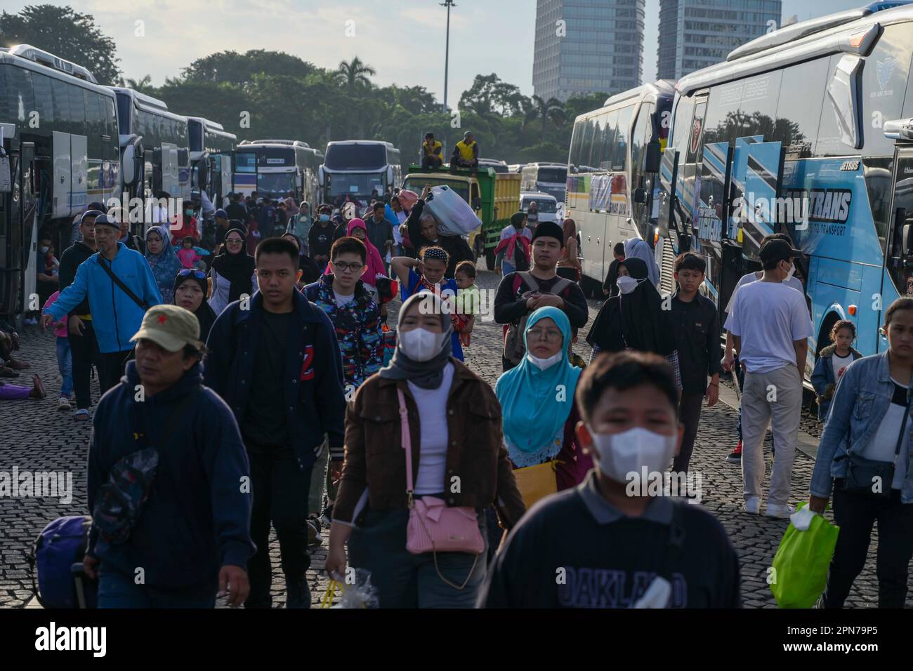 Jakarta, Indonesia. 17th Apr, 2023. People carry belongings to board free-of-charge buses to ...