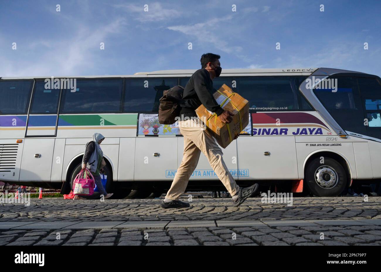 Jakarta, Indonesia. 17th Apr, 2023. People carry belongings to board free-of-charge buses to ...