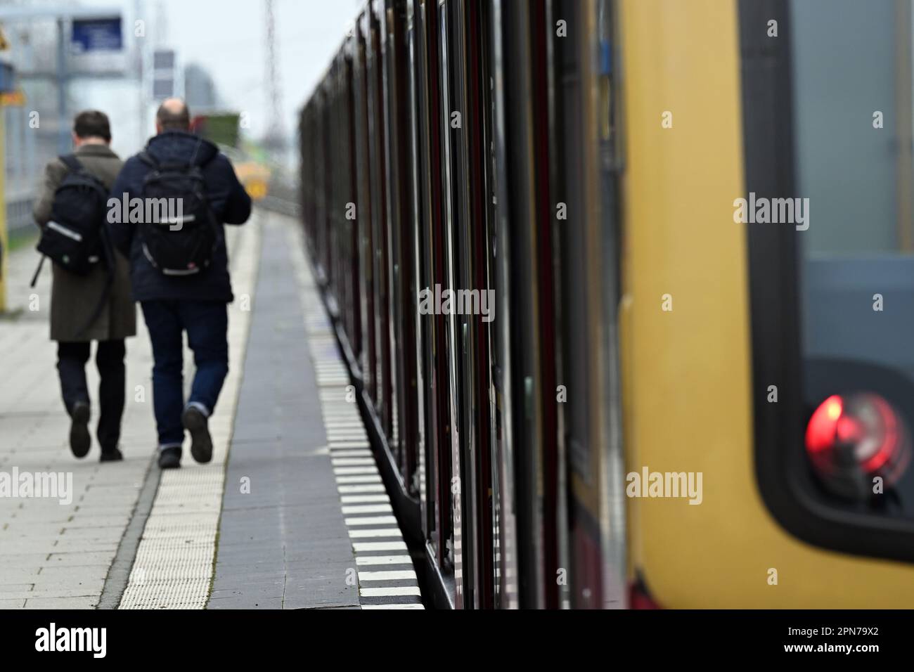 Blankenfelde Mahlow, Germany. 17th Apr, 2023. People walking on the ...