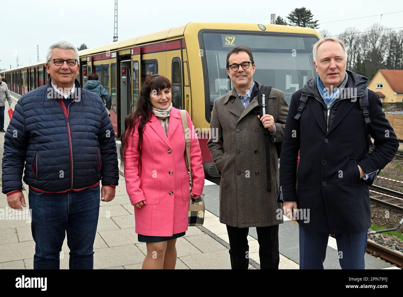 Blankenfelde Mahlow, Germany. 17th Apr, 2023. Michael Schwuchow (l-r ...