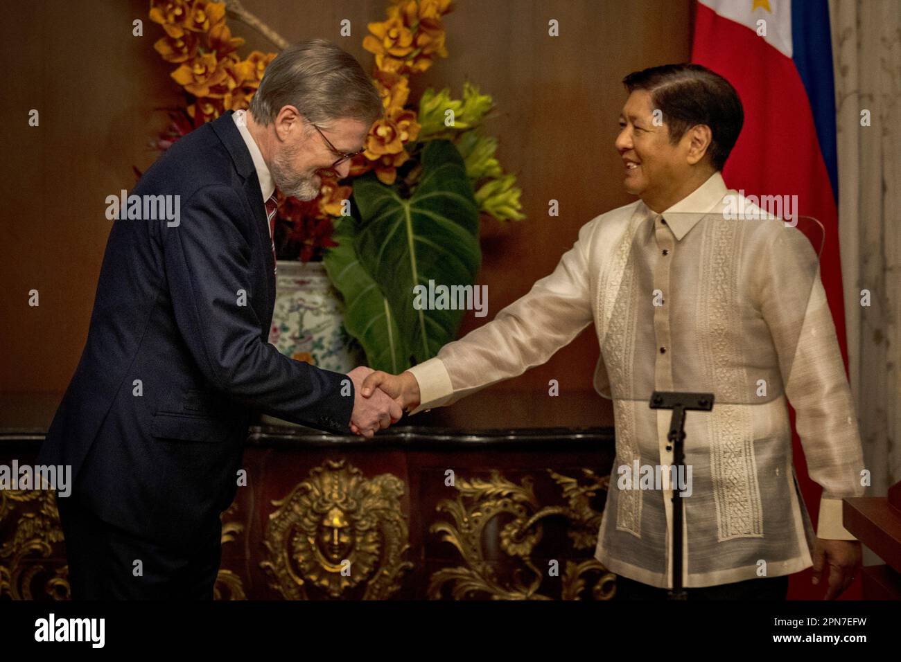 Czech Republic Prime Minister Petr Fiala, left, and Philippine ...