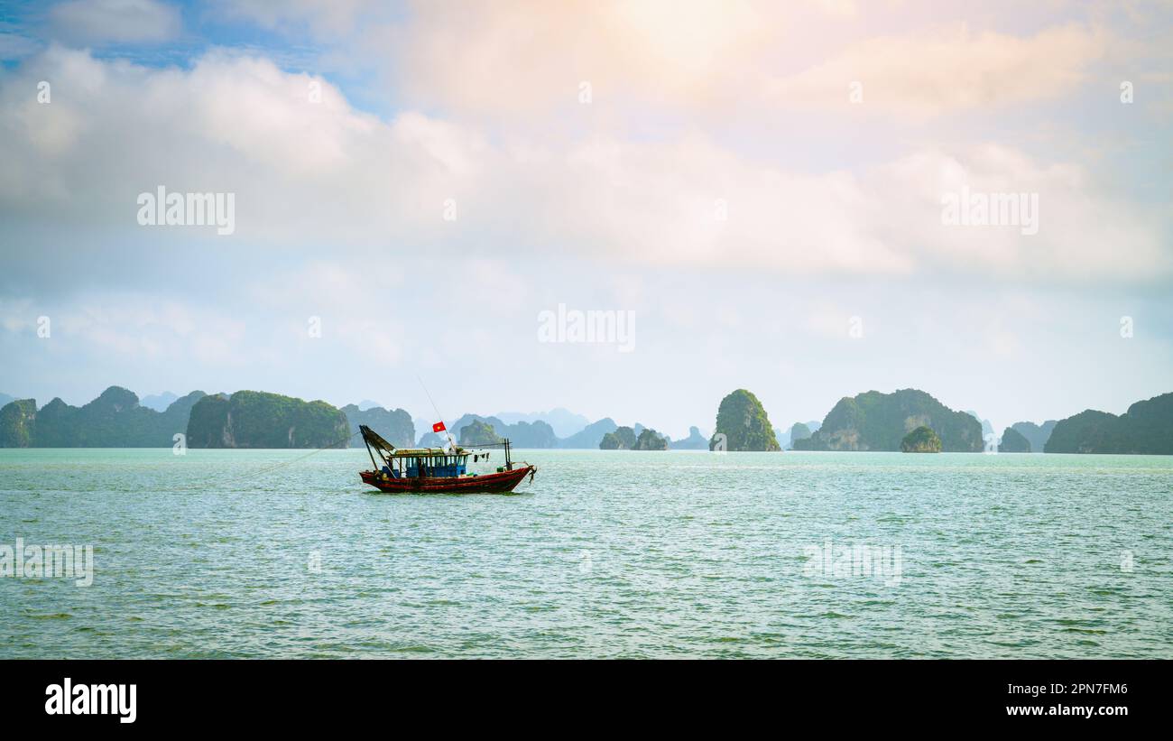 Scenic seascape in Ha Long Bay in Vietnam Stock Photo - Alamy