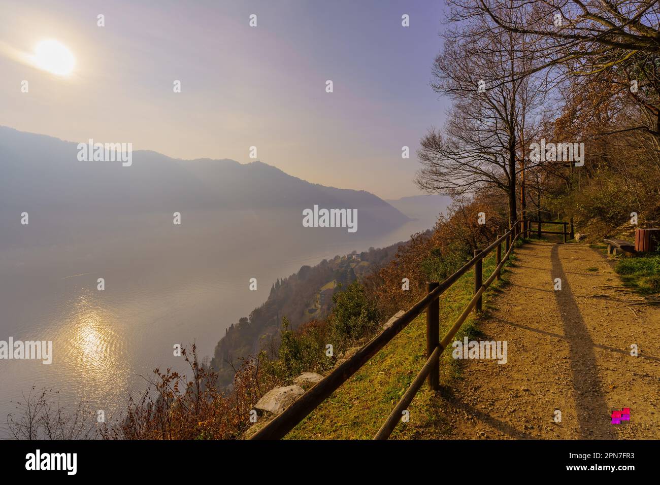 Fog on lake como hi-res stock photography and images - Alamy