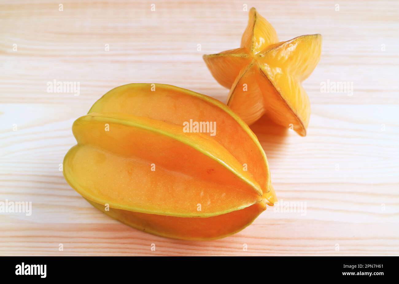 Yellow star fruits hi-res stock photography and images - Alamy