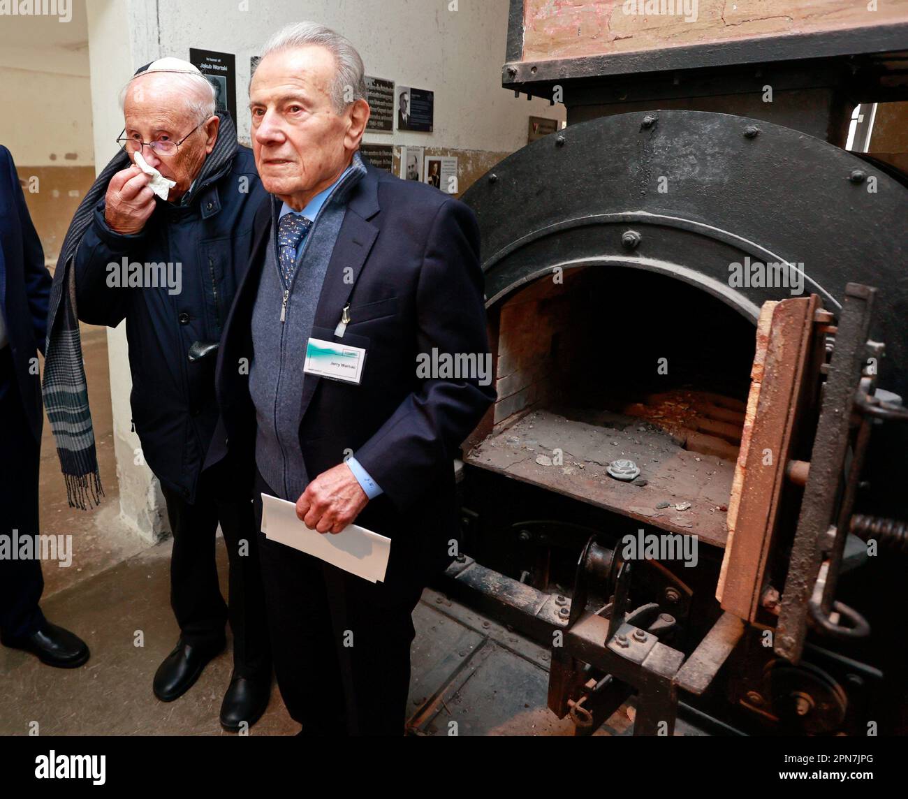 Nordhausen, Germany. 17th Apr, 2023. Survivors Jerry Wartski (l) and ...