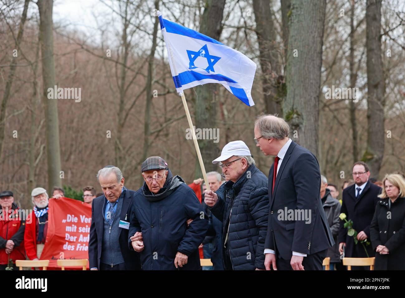 Nordhausen, Germany. 17th Apr, 2023. Survivors Jerry Wartski (2nd from ...