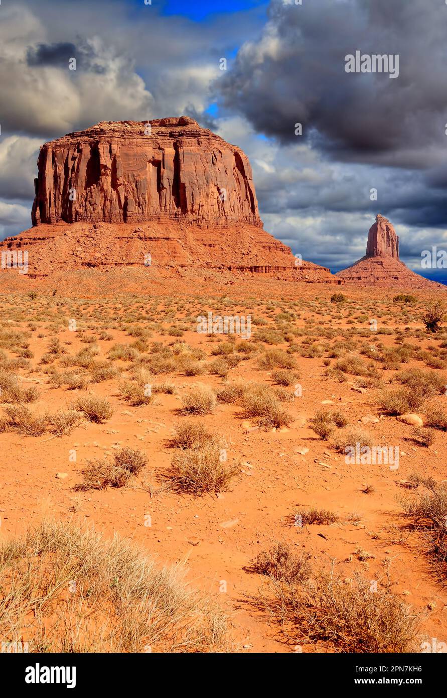 Monument Valley Arizona with storm forming in skies Stock Photo - Alamy