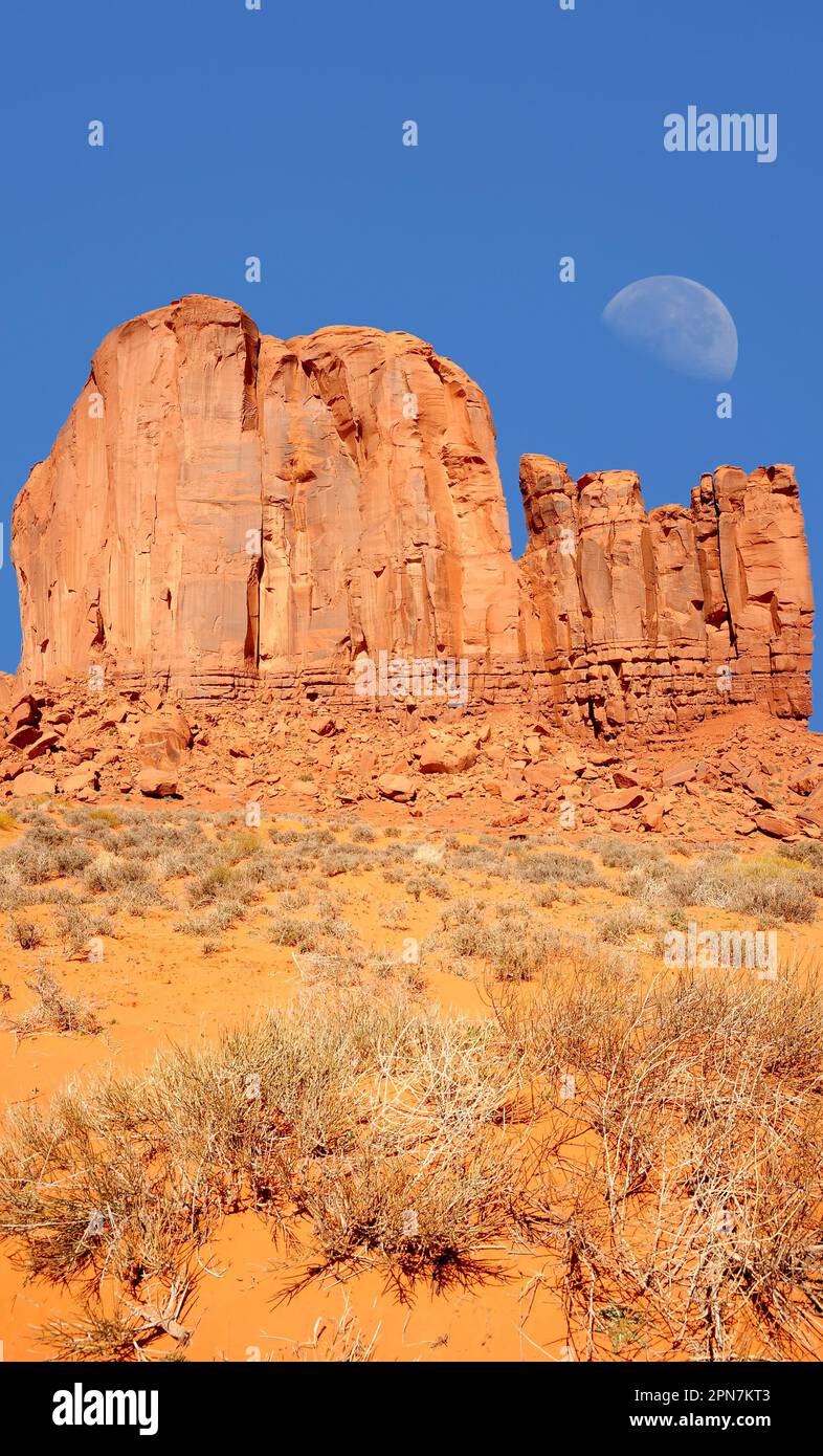 Moon over grand canyon arizona hi-res stock photography and images - Alamy