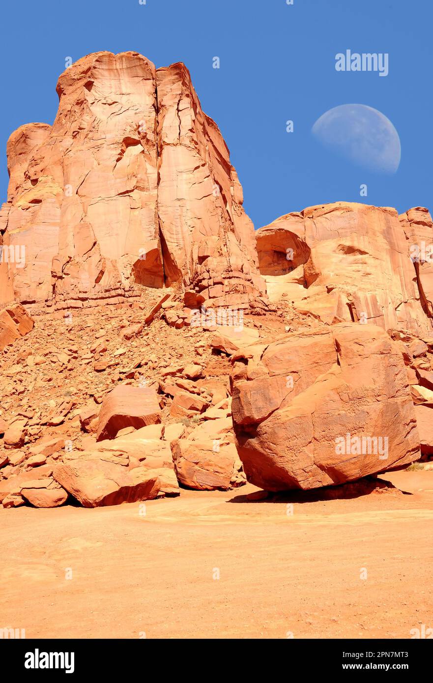 Moon over monument valley hi-res stock photography and images - Alamy