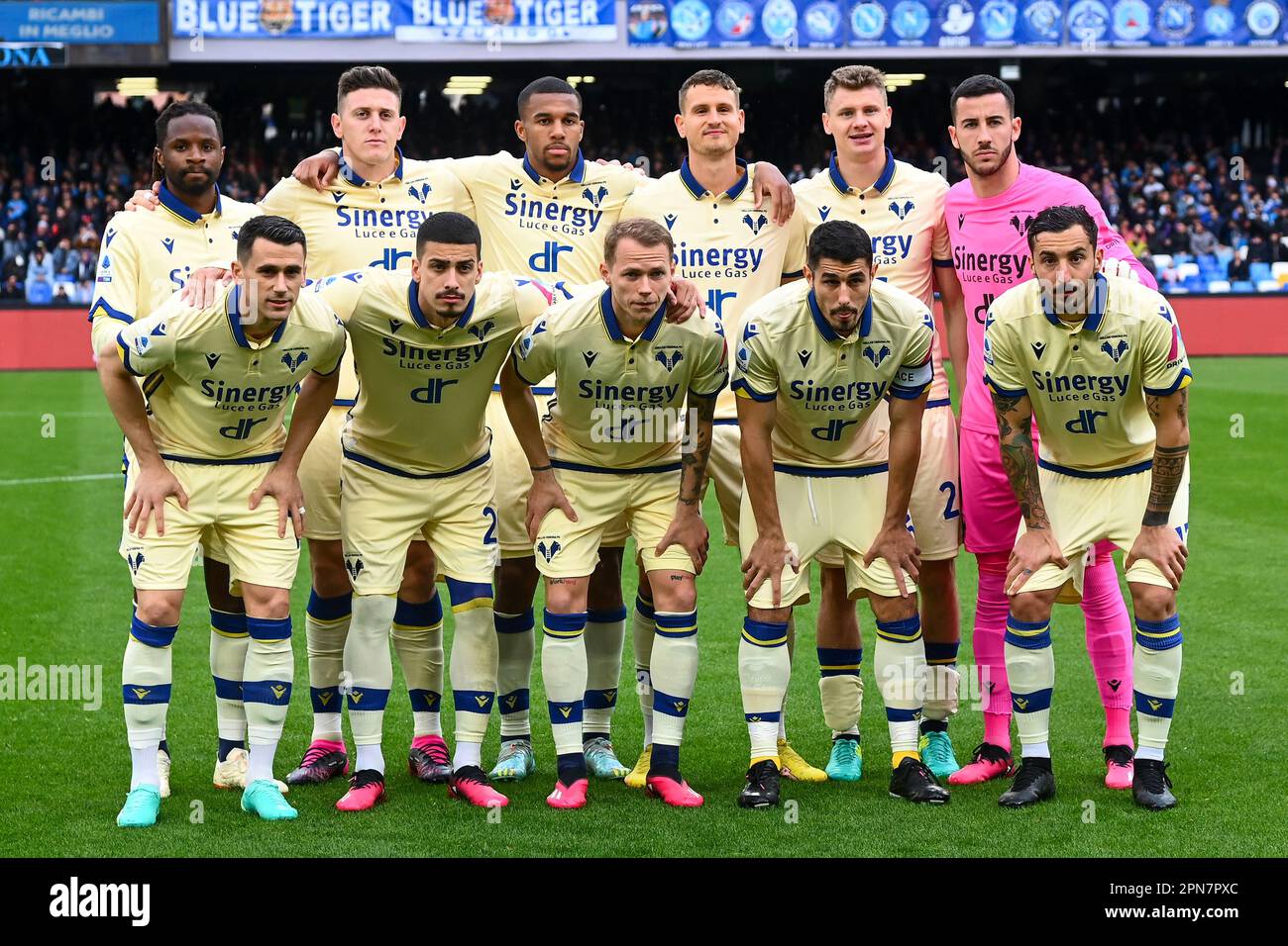 The Hellas Verona team is posing for the photograph before the Serie A ...