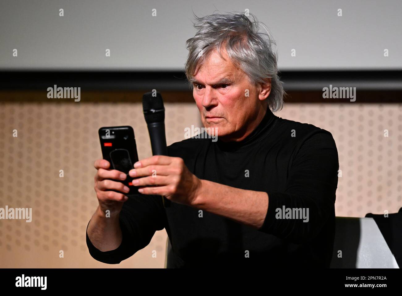 Actor gathering hi-res stock photography and images - Alamy