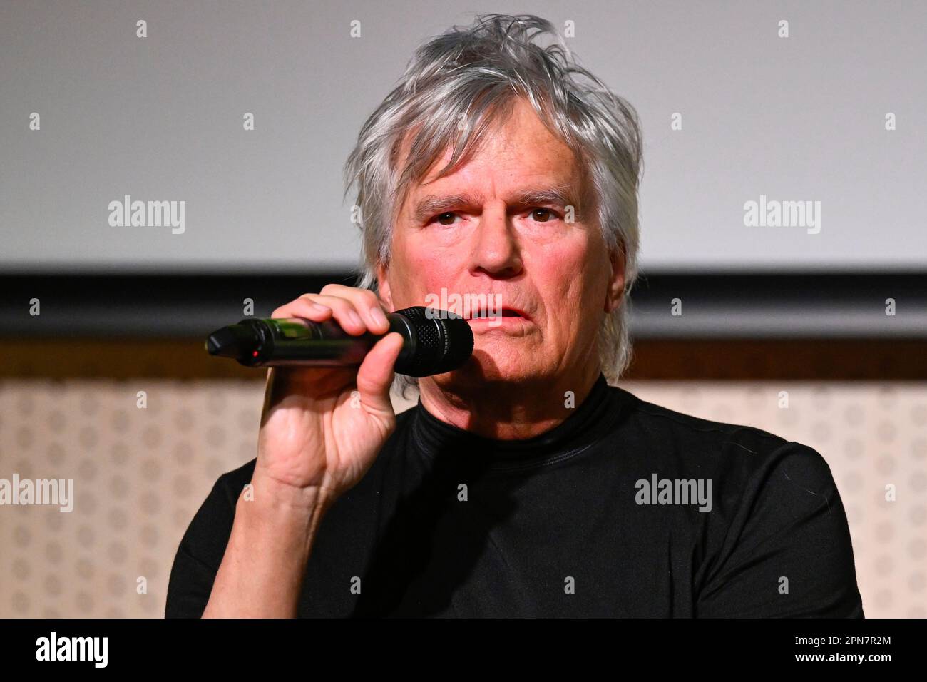 Actor gathering hi-res stock photography and images - Alamy